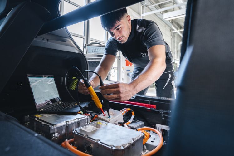 Ausbildung zum/zur Kfz-Mechatroniker/in (m/w/d), Schwerpunkt System-und ... Ausbildung zum/zur Kfz-Mechatroniker/in (m/w/d), Schwerpunkt System-und ...
